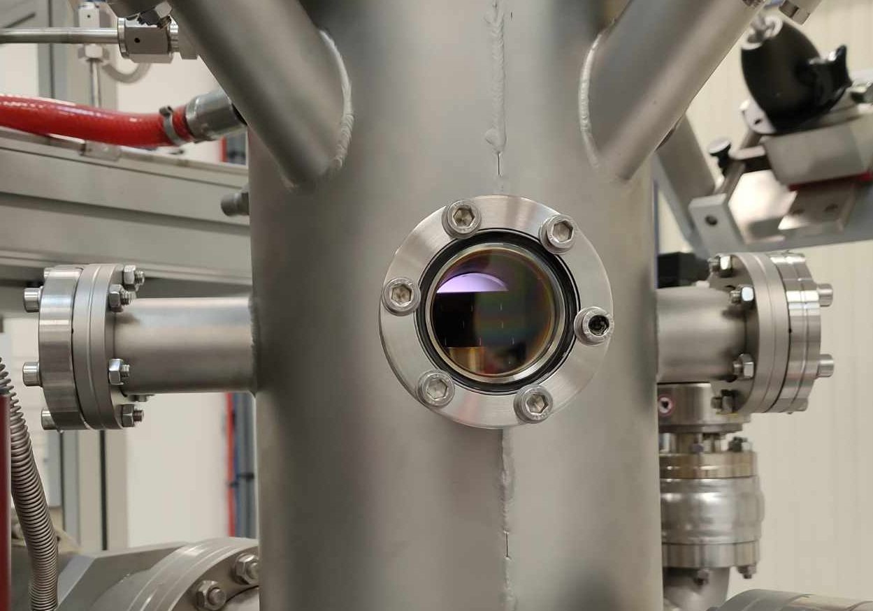 Monocrystalline diamond: a detector for nuclear fuel recycling